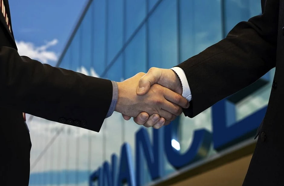 Holding Financiero: Definición, Qué es y Ejemplos | 2023