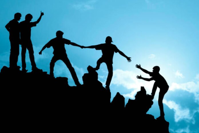 Diferencia entre liderazgo y poder: Definición, Qué es y Ejemplos | 2023